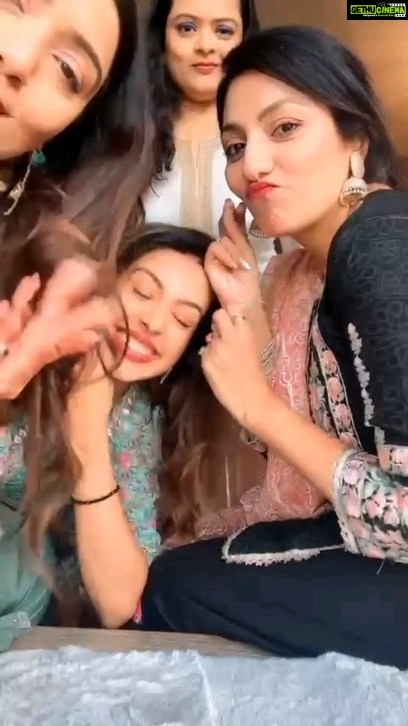 Neha Prajapati Instagram – Goodmorning angels 😇 @shireenmirza ...