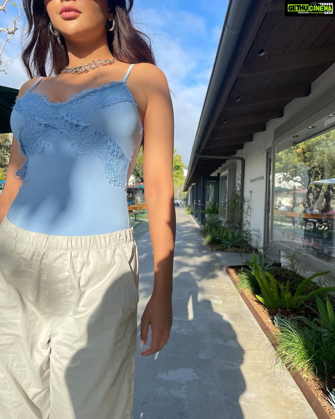 Ruhi Singh Instagram – Malibu makes me happy | Gethu Cinema