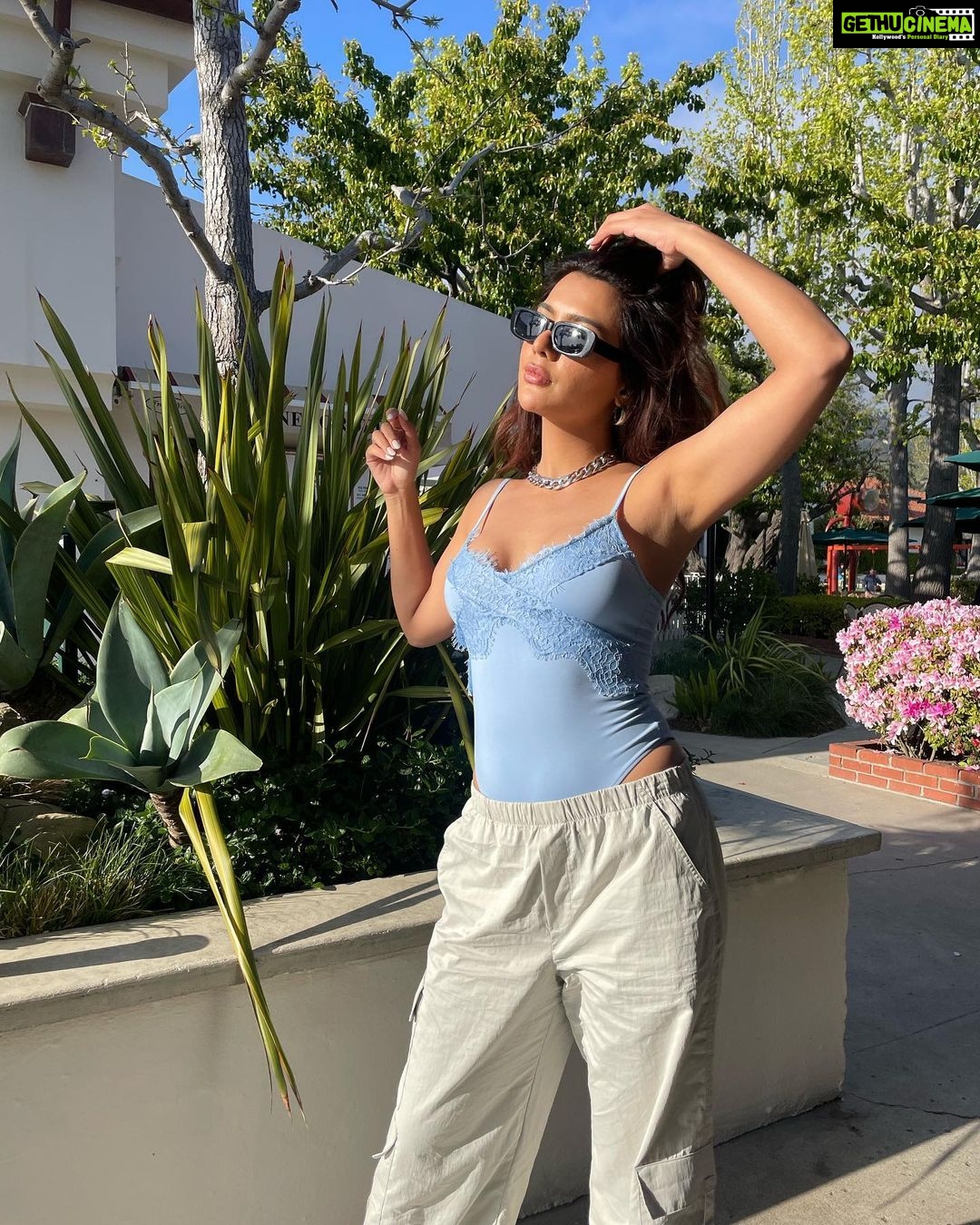 Ruhi Singh Instagram – Malibu makes me happy | Gethu Cinema