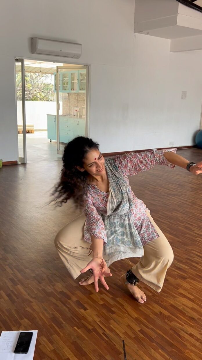 Actress Rukmini Vijayakumar HD Photos and Wallpapers July 2023 | Gethu ...