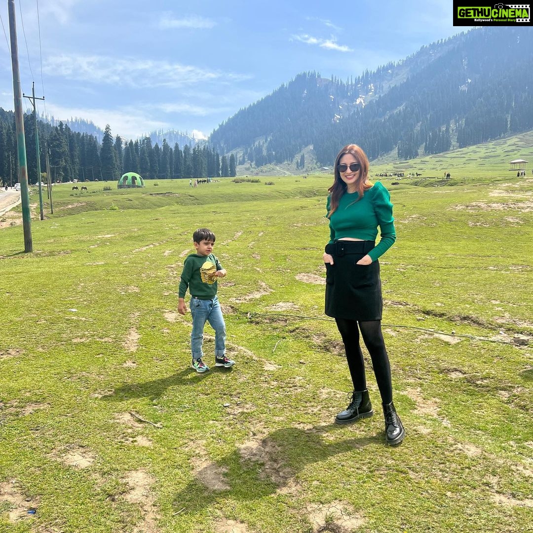 Saumya Tandon Instagram - Love my country . Nothing like India. Ve main ...