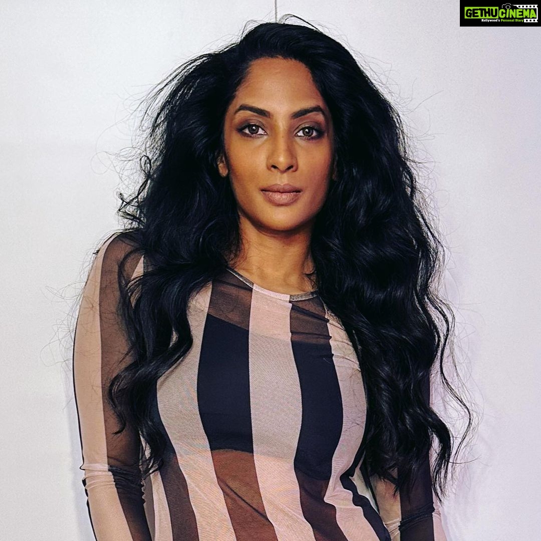 Sriya Reddy Instagram – 🤞🏽 | Gethu Cinema