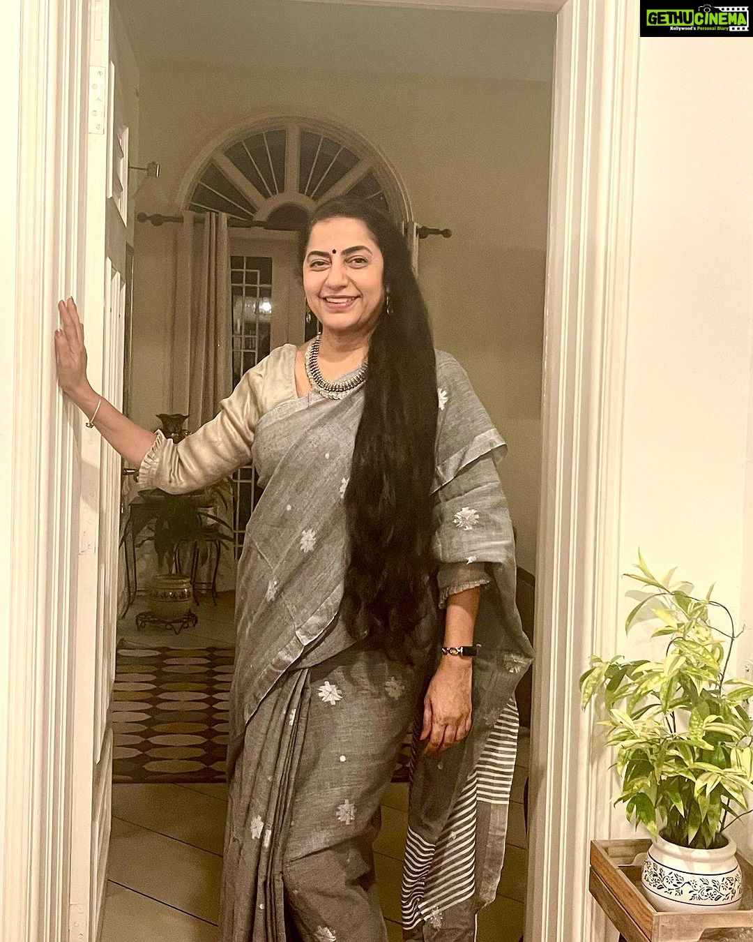 Suhasini Maniratnam Instagram – My comfort zone. Cotton saree. Long ...