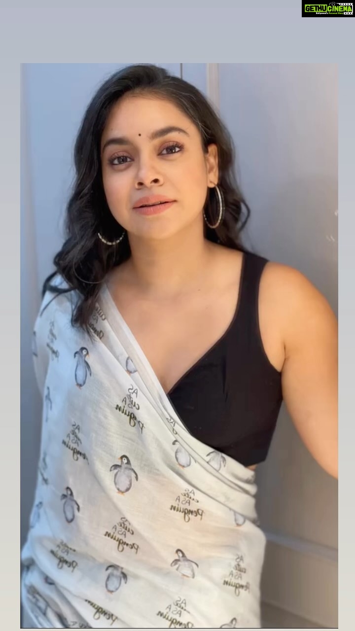 Sumona Chakravarti Instagram – 🐧🌸🪻🩵 For the #KapilSharmaShow #tkss 🥻 ...