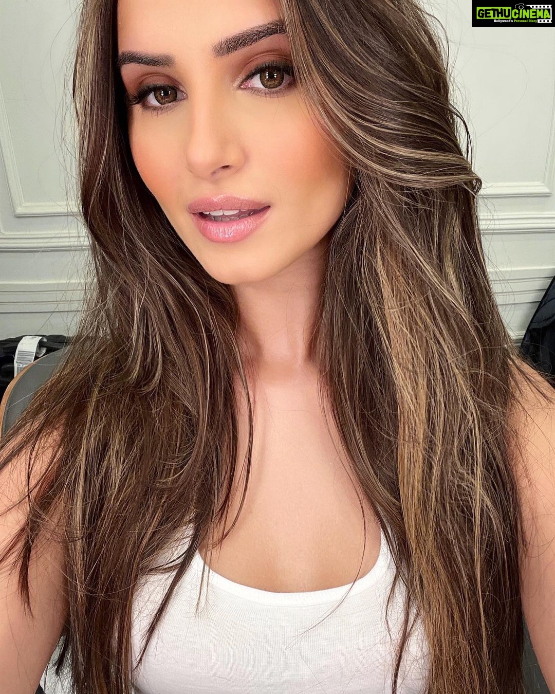 Tara Sutaria Instagram – Shoot days📸☕️🖤 | Gethu Cinema