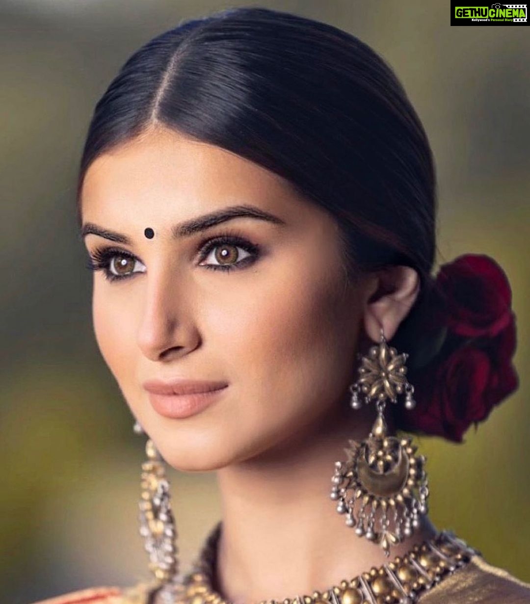 Tara Sutaria Instagram – 🥀 🪔 | Gethu Cinema