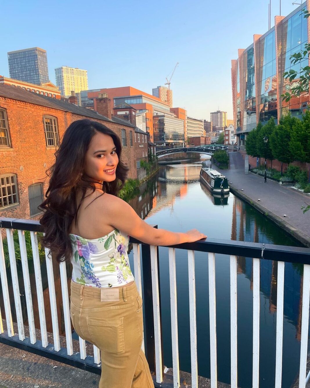 Actress Virti Vaghani HD Photos and Wallpapers June 2023 | Gethu Cinema