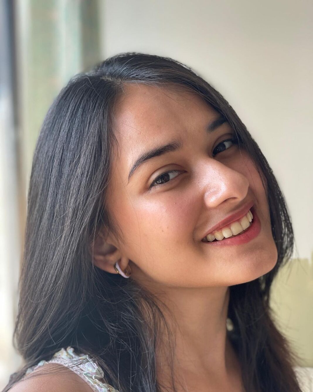 Actress Virti Vaghani HD Photos and Wallpapers April 2023 | Gethu Cinema