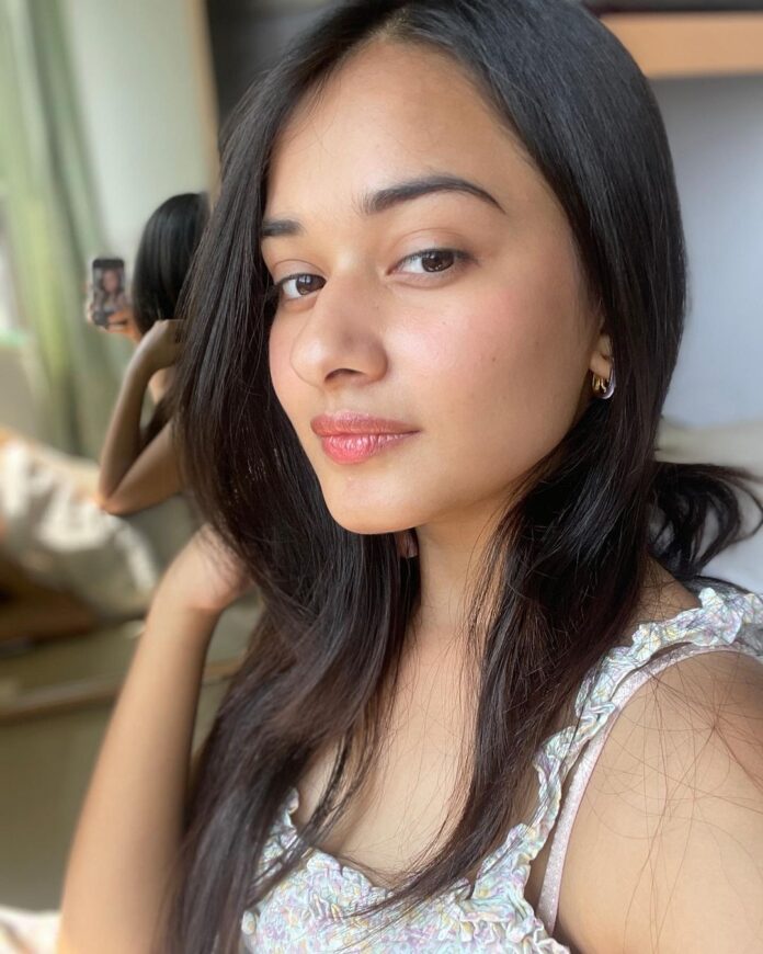 Actress Virti Vaghani HD Photos and Wallpapers April 2023 | Gethu Cinema