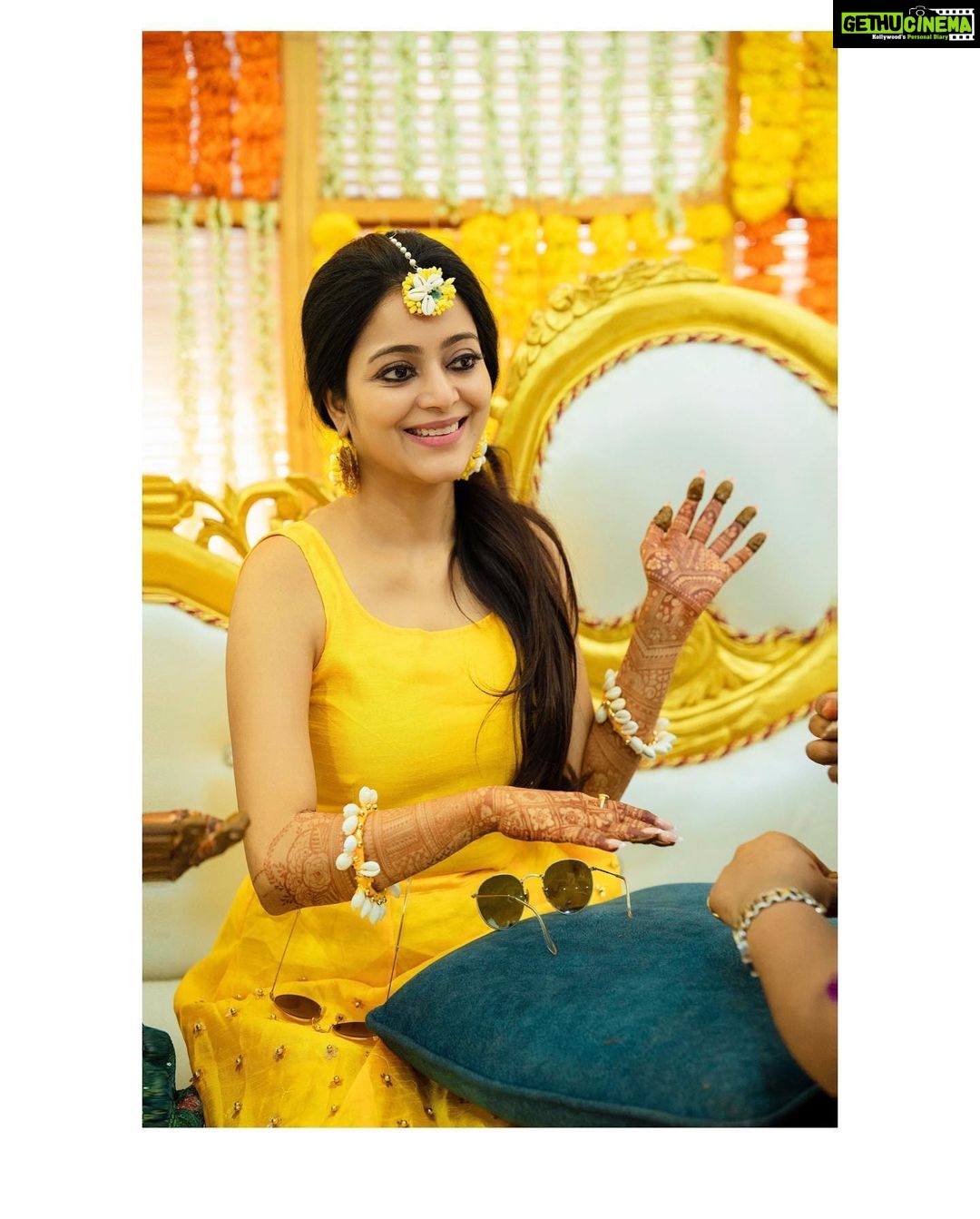 Janani Iyer Instagram – Enga Veetu Kalyanam! ️🎉 Photo spam begins Day-1 ...