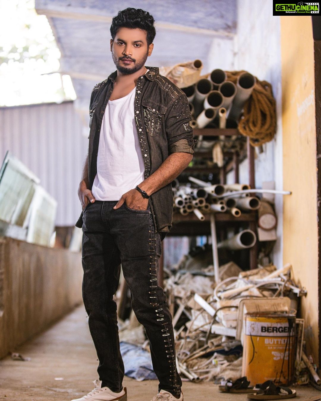 Rakshan Instagram – @raghul_raghupathy @paviiiee_08 @anand_anok_0290 ...