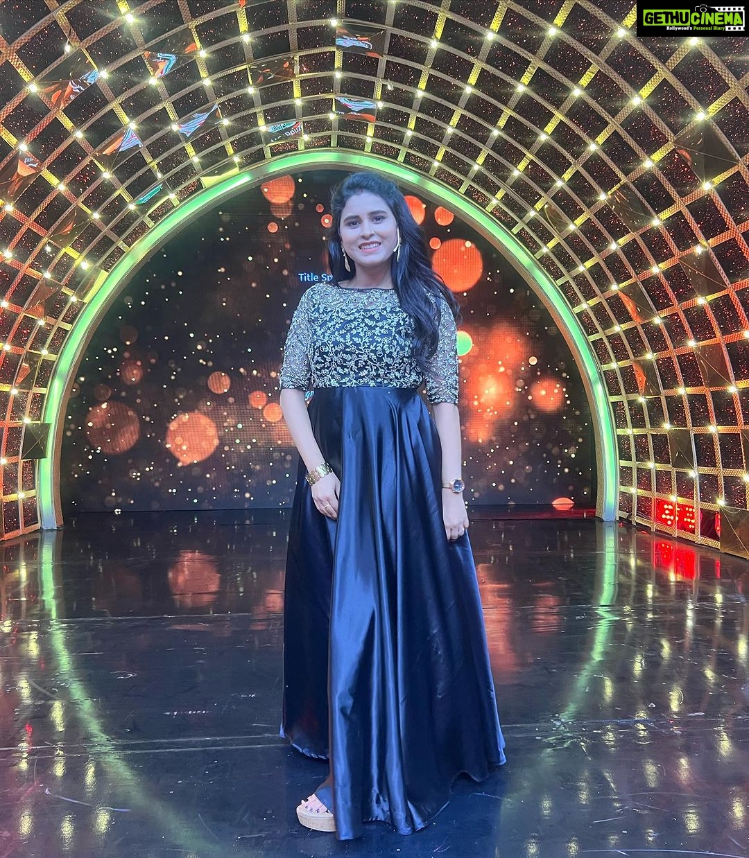 Actress Rithika Tamil Selvi HD Instagram Photos and Wallpapers August ...