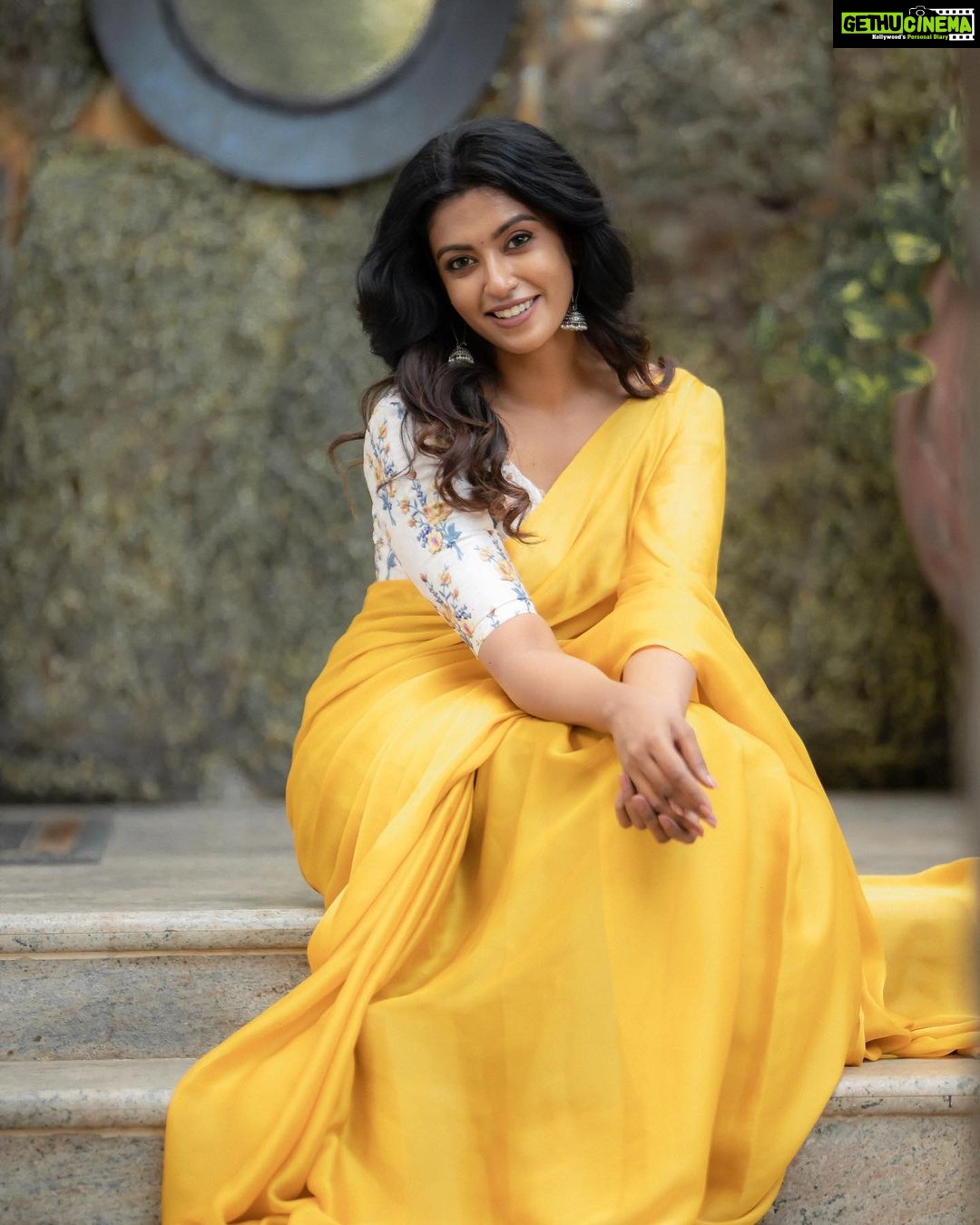 Roshini Haripriyan Instagram – Manjal niram 💛🌻🌞 Outfit – @zol_studio ...