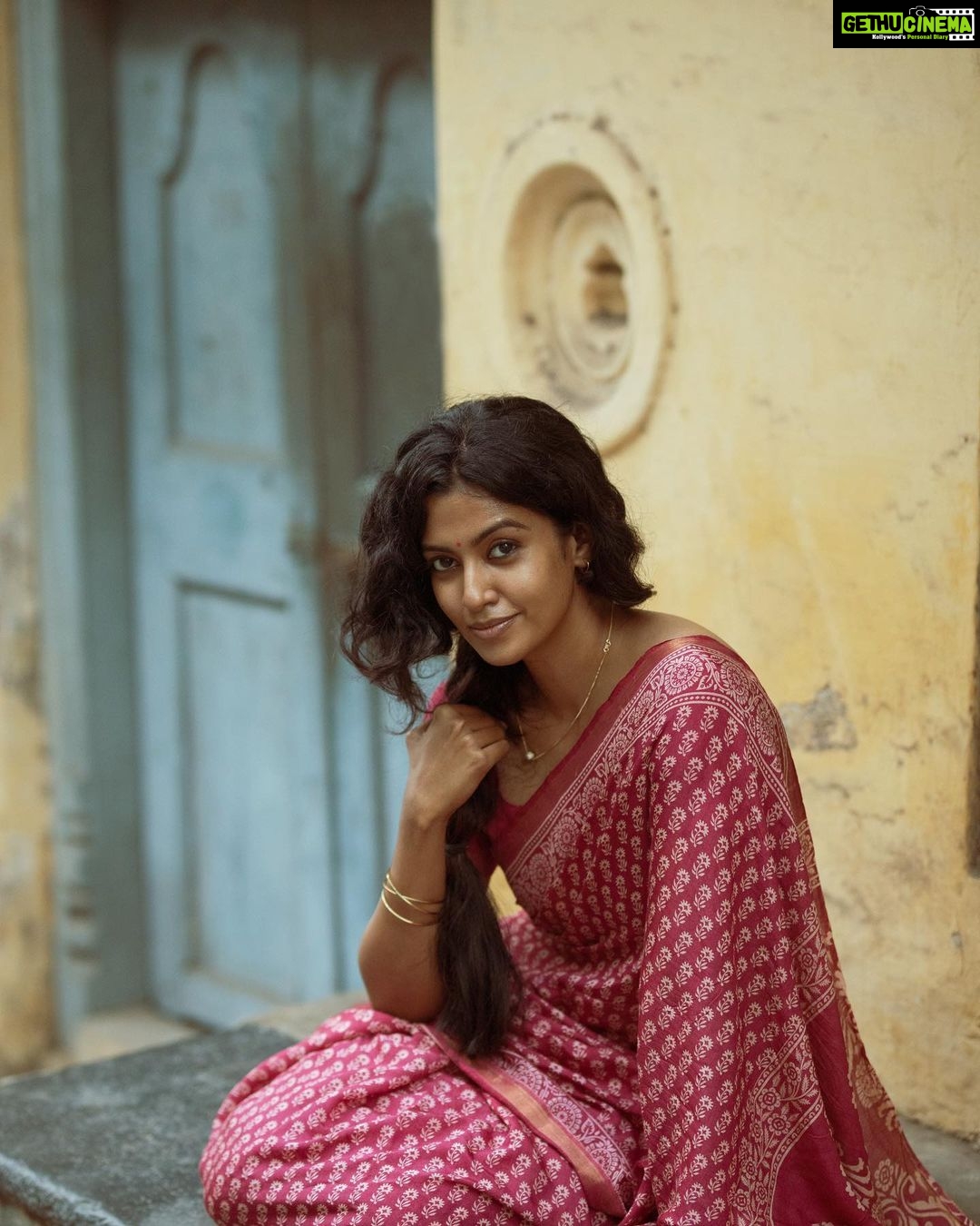 Actress Roshini Haripriyan HD Instagram Photos and Wallpapers August ...