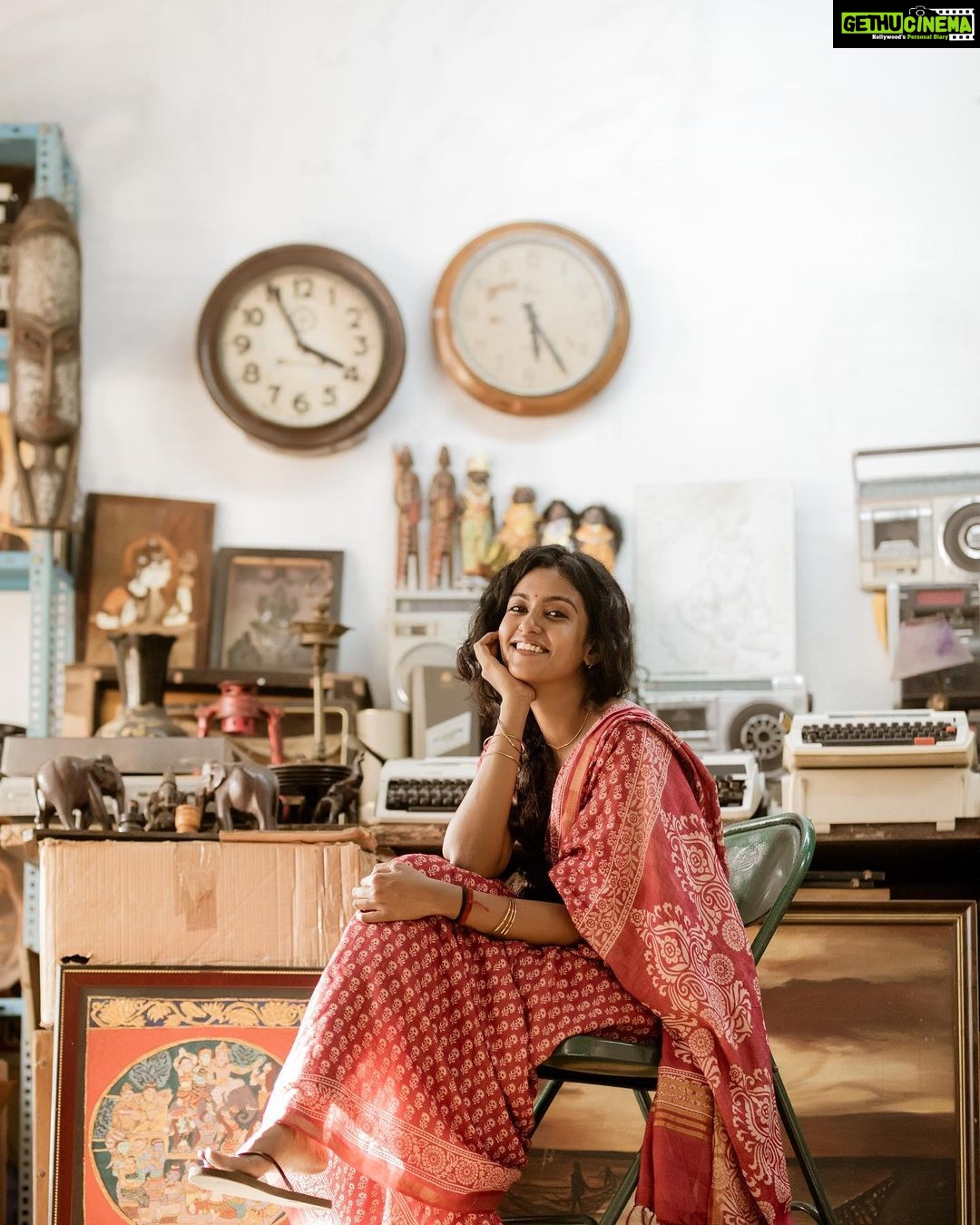 Actress Roshini Haripriyan HD Instagram Photos and Wallpapers August ...