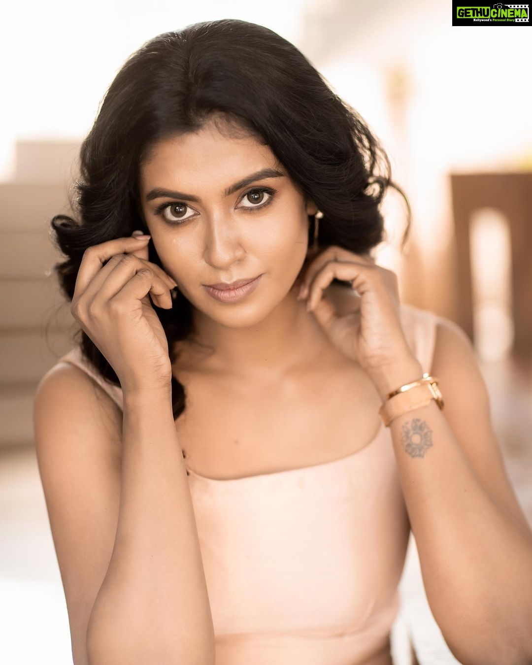 Roshini Haripriyan Instagram – Eyes hold conversations. – Rosebud ...