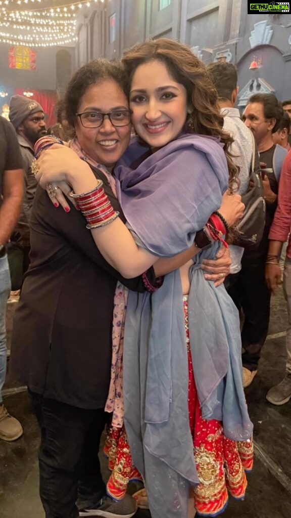Actress Sayyeshaa Saigal HD Instagram Photos and Wallpapers April 2023 ...