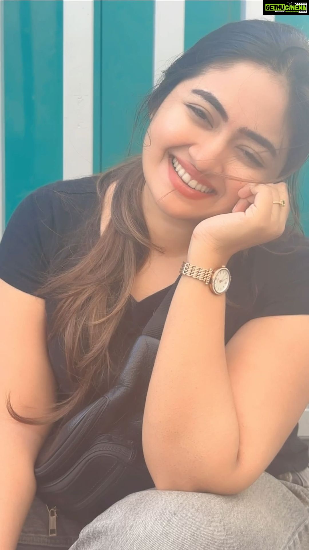 Shaalin Zoya Instagram – Shot this while casually sitting on floor ...