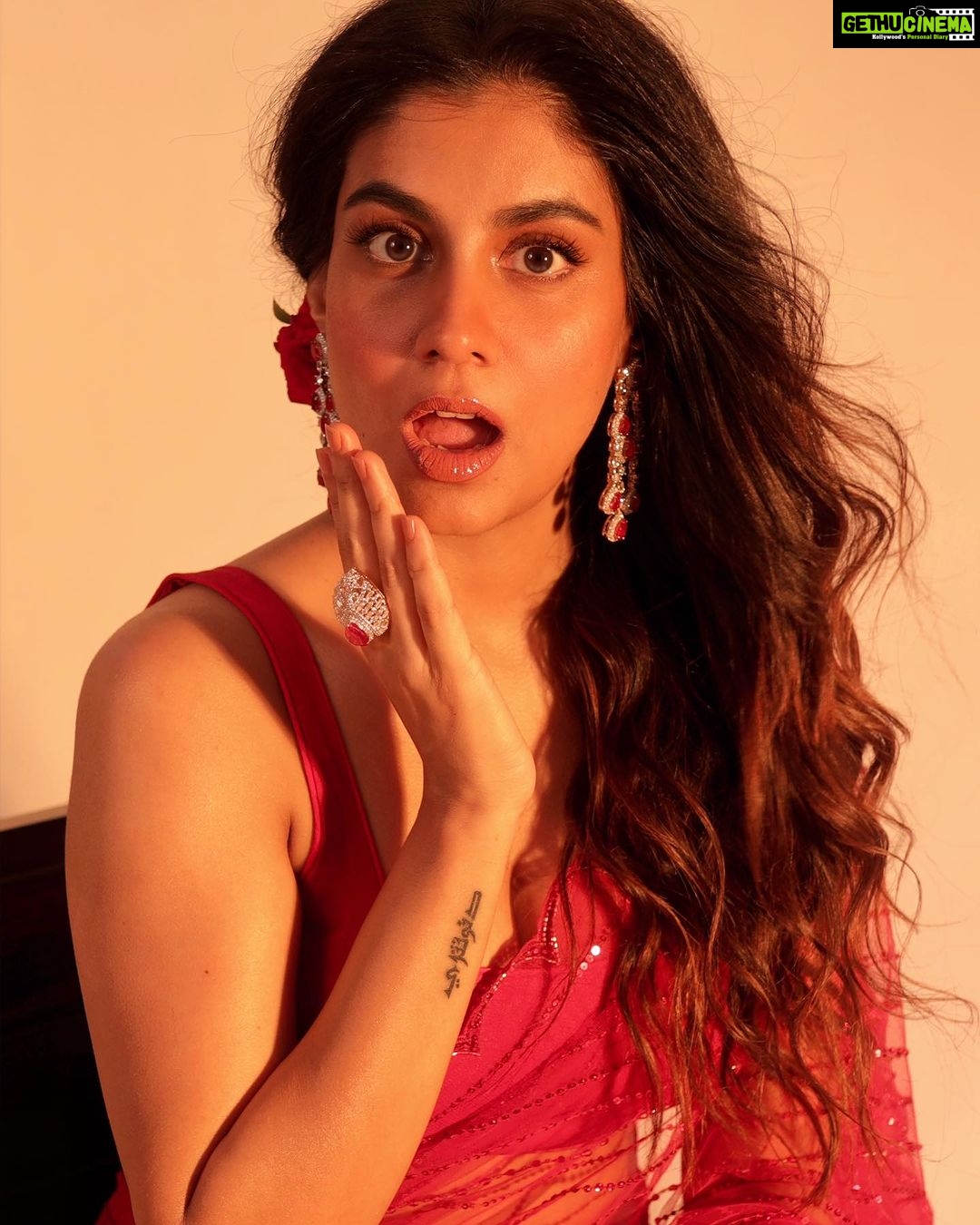 Actress Shreya Dhanwanthary HD Instagram Photos and Wallpapers August ...