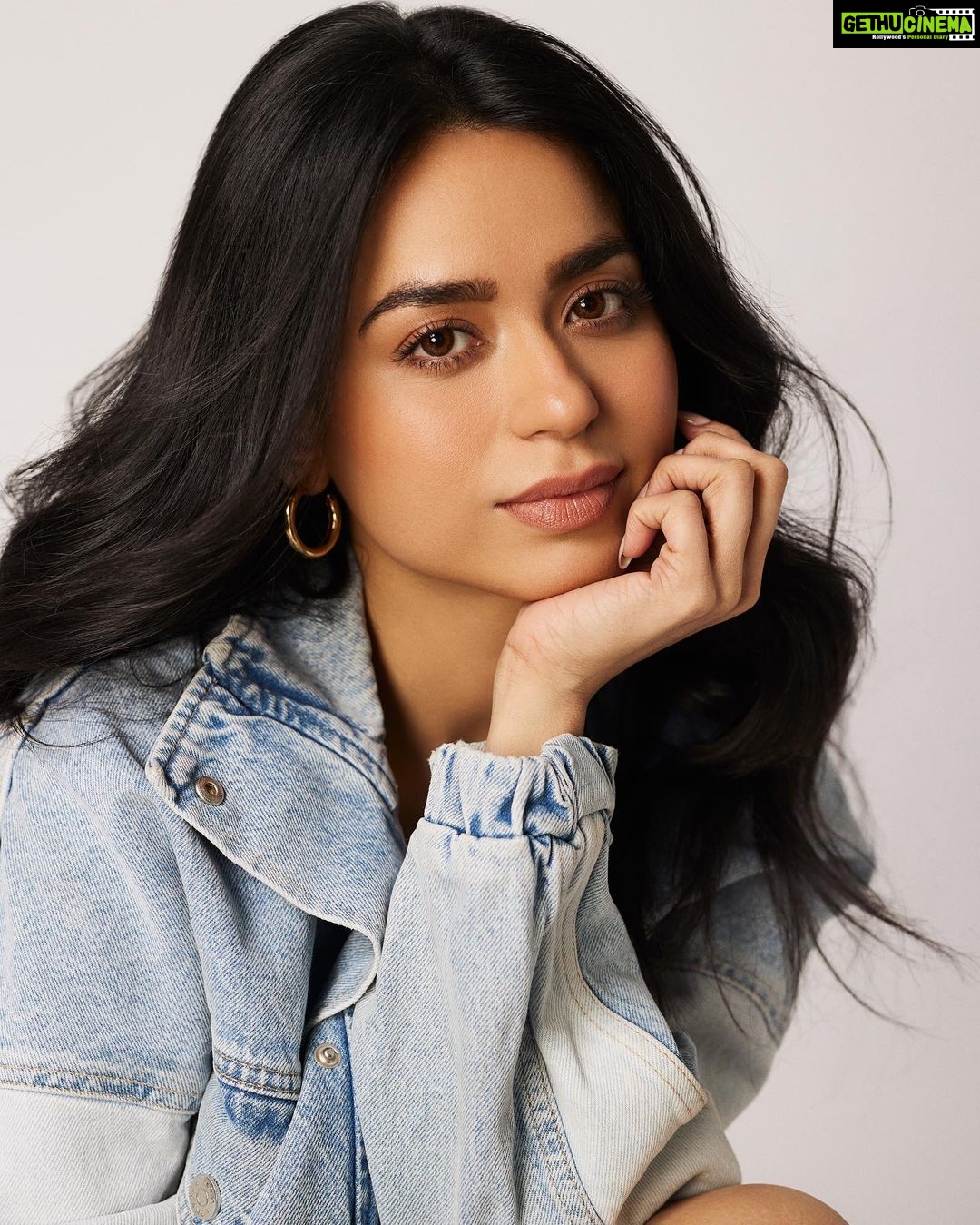 Soundarya Sharma Instagram – 💙🤍💙 | Gethu Cinema