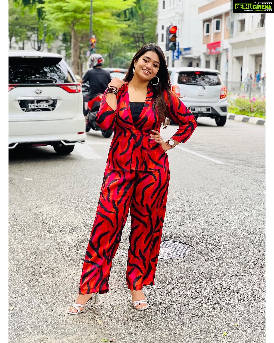 Srinisha Jayaseelan Instagram One Happy Day💜 ️😍 📸 Pravin Joel Kuala