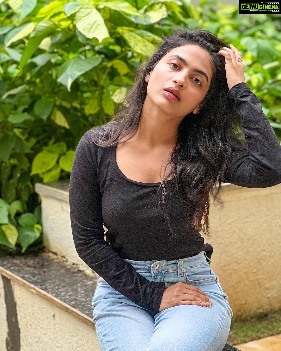 Actress Alekhya Harika HD Instagram Photos and Wallpapers August 2023 ...