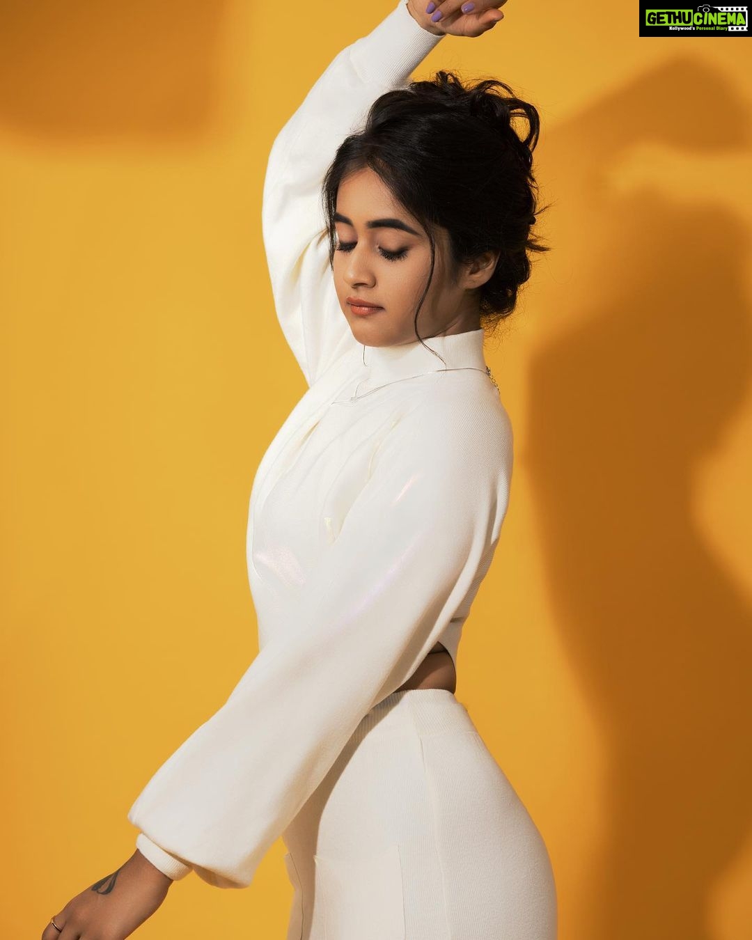 Deepthi Sunaina Instagram – Every wait has a worth. 🫂 #deepthisunaina ...