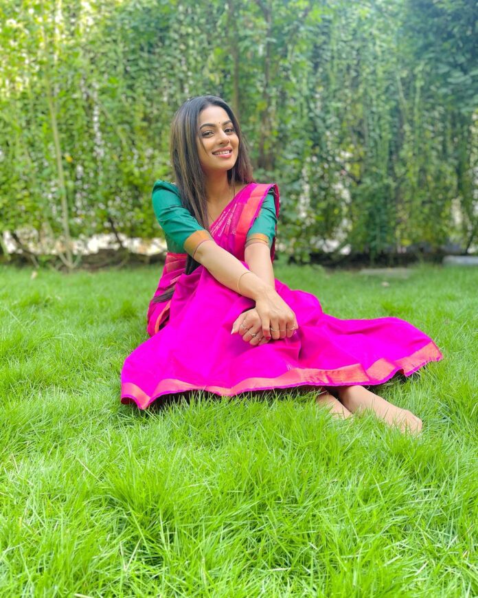 Actress Delna Davis HD Photos and Wallpapers July 2023 | Gethu Cinema