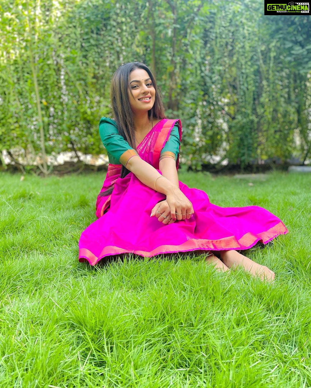 Delna Davis Instagram – In every pleat lies a tale, as the saree weaves ...