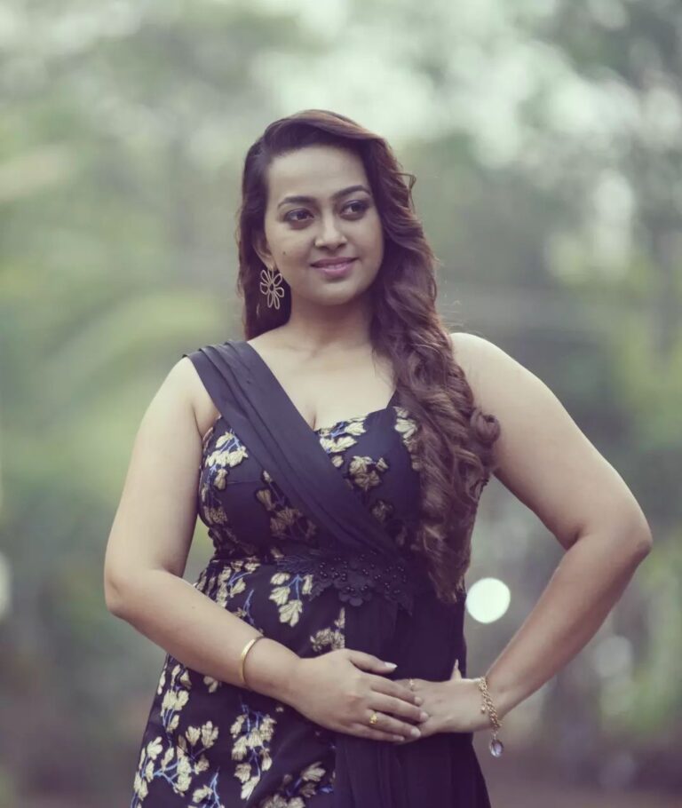 Ester Noronha Wiki, Biography, Age, Gallery, Spouse and more