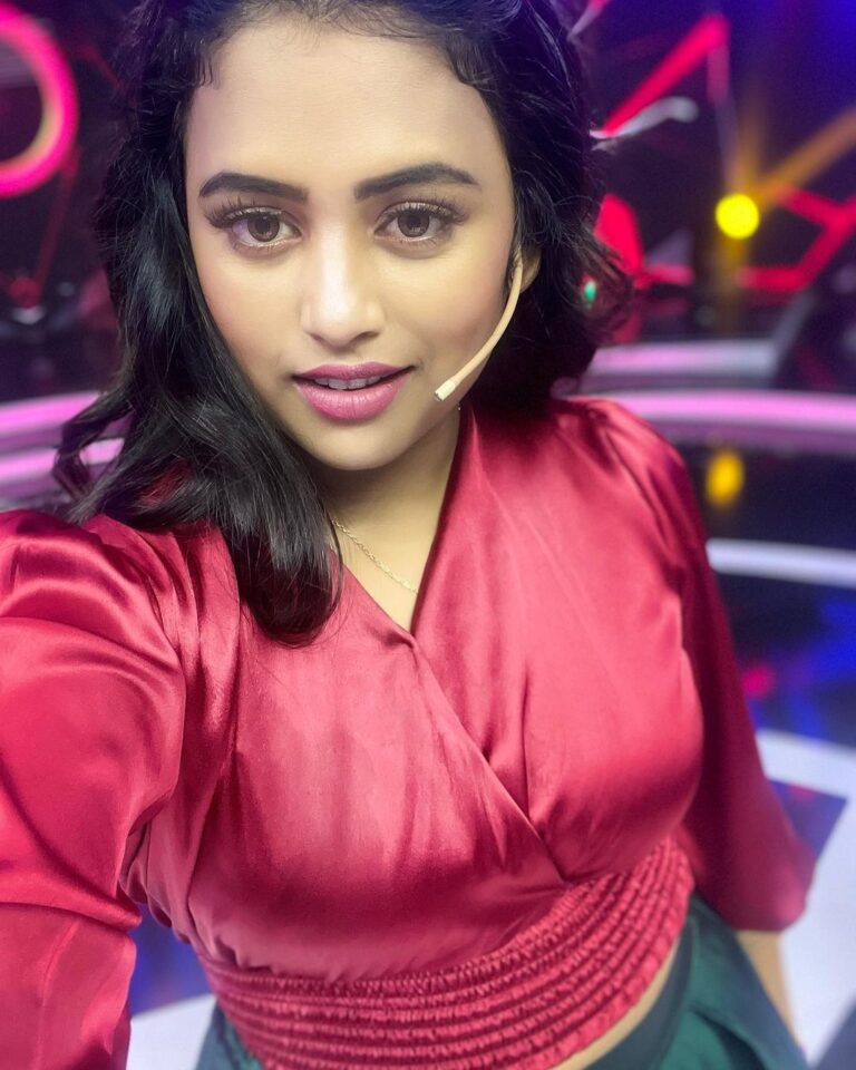 Actress Farina Azad HD Photos and Wallpapers July 2022 - Gethu Cinema