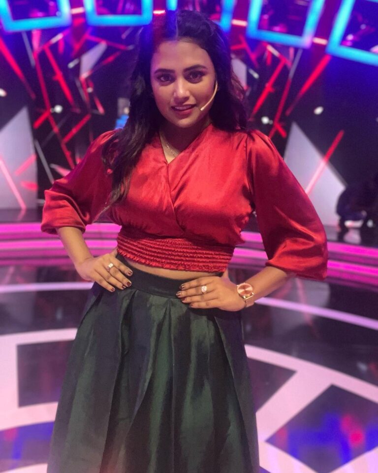 Actress Farina Azad HD Photos and Wallpapers July 2022 - Gethu Cinema