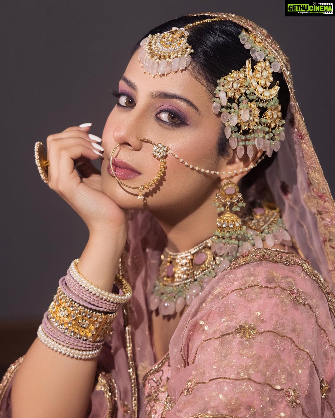 Actress Isha Malviya HD Instagram Photos and Wallpapers September 2023 ...