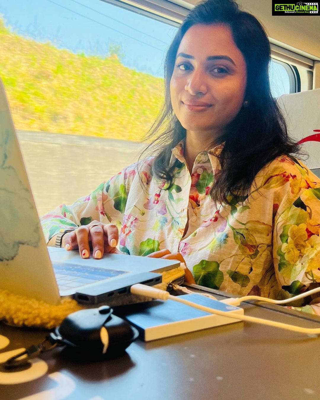Actress Janani Ashok Kumar HD Instagram Photos and Wallpapers August ...