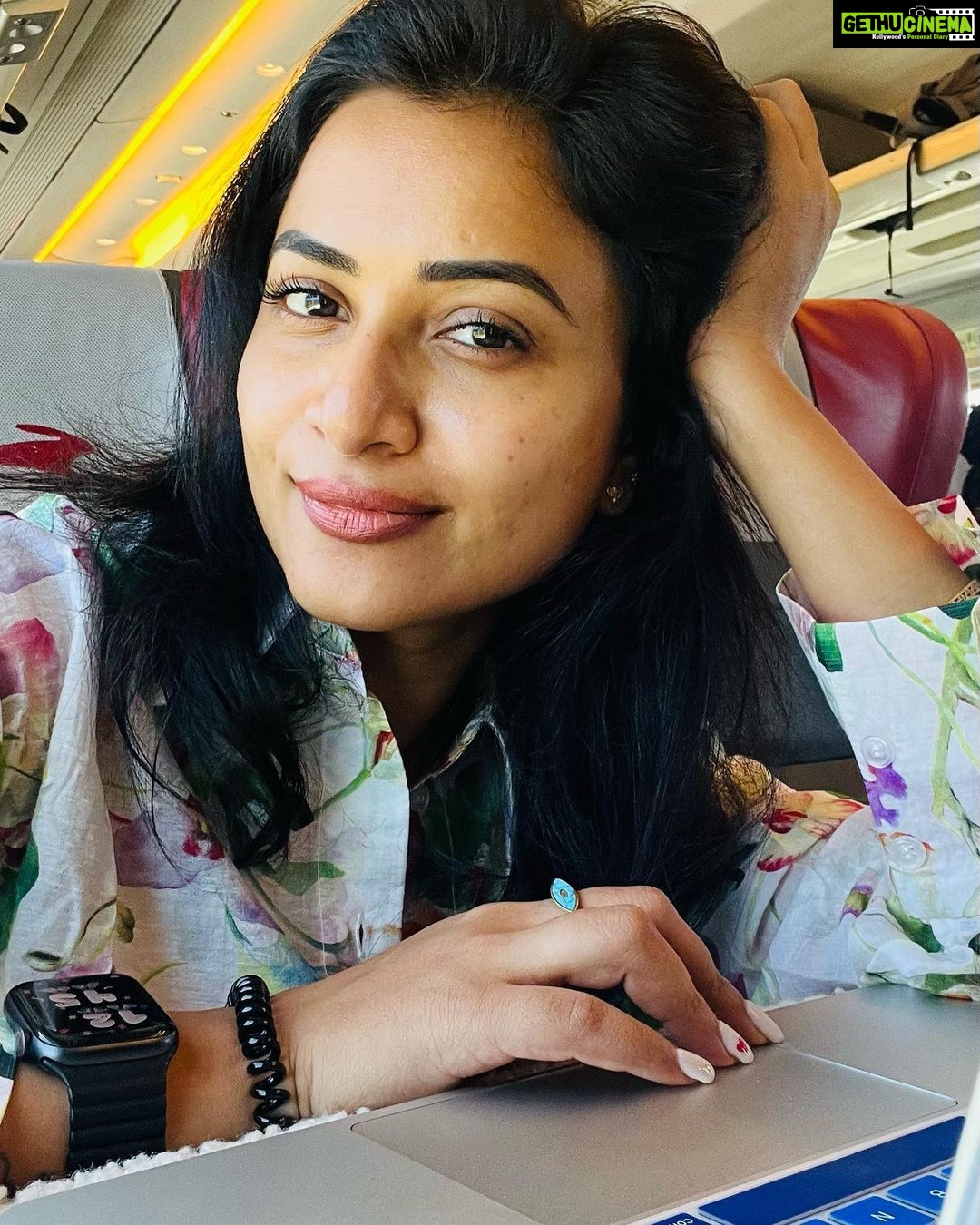 Actress Janani Ashok Kumar HD Instagram Photos and Wallpapers August ...