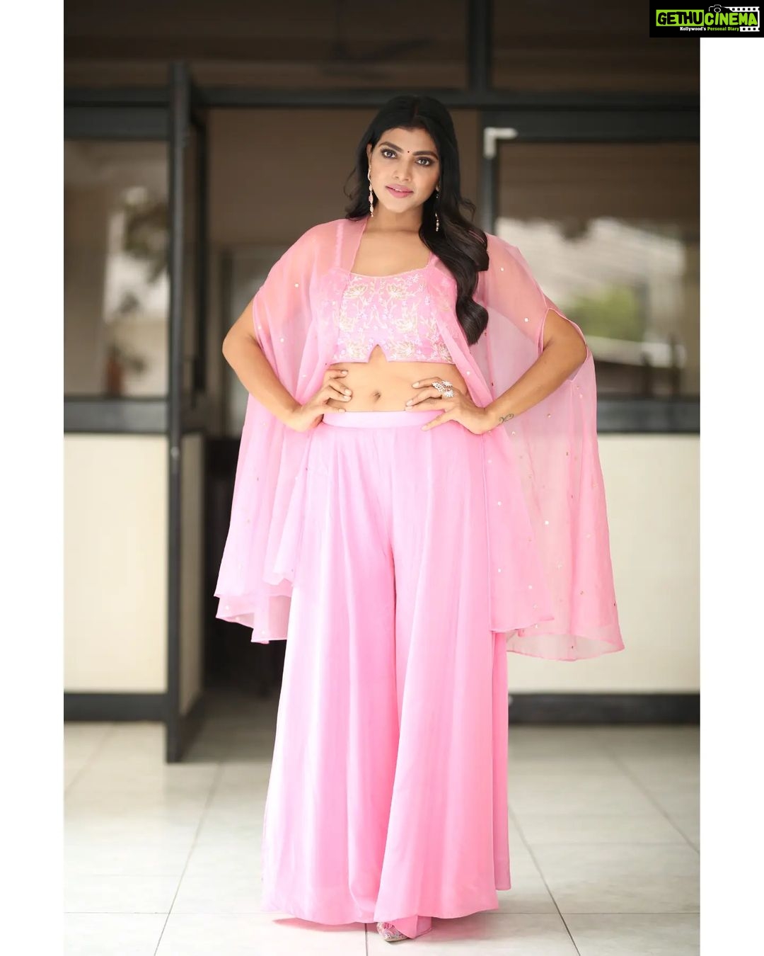 Actress Lahari Shari HD Instagram Photos and Wallpapers August 2023 ...