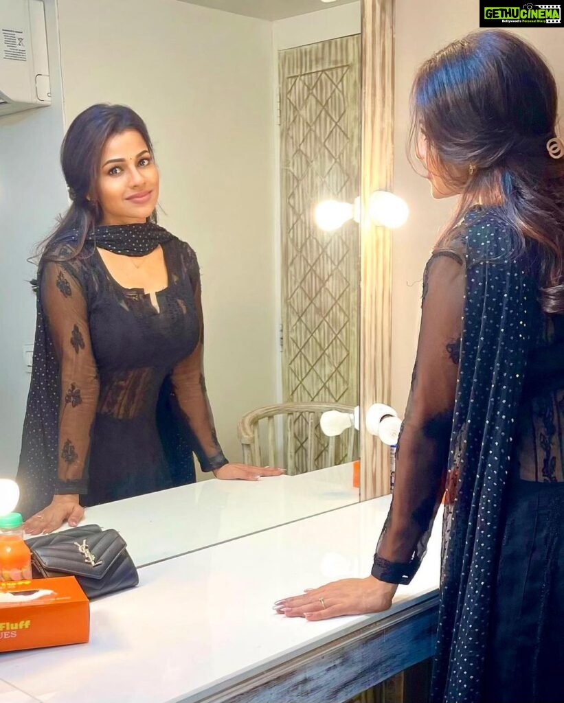 Actress Leesha HD Instagram Photos and Wallpapers August 2023 | Gethu ...