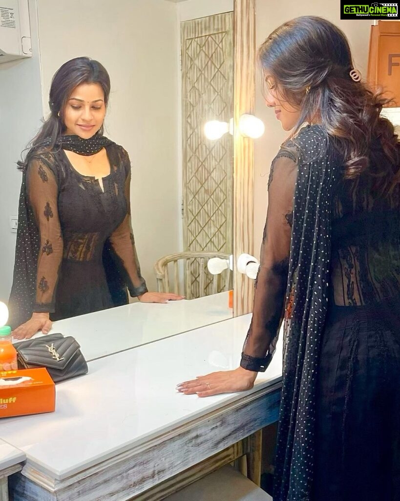 Actress Leesha HD Instagram Photos and Wallpapers August 2023 | Gethu ...