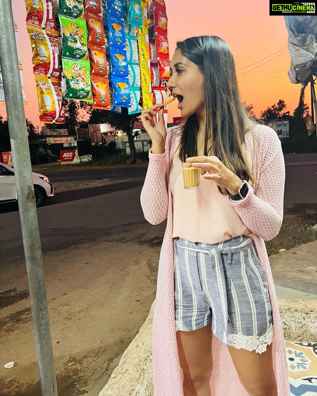 Actress Nikita Dutta HD Instagram Photos and Wallpapers January 2023 ...