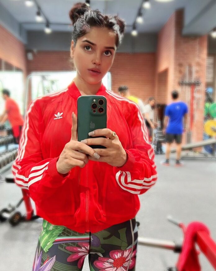 Actress Pia Bajpiee HD Photos and Wallpapers April 2022 - Gethu Cinema