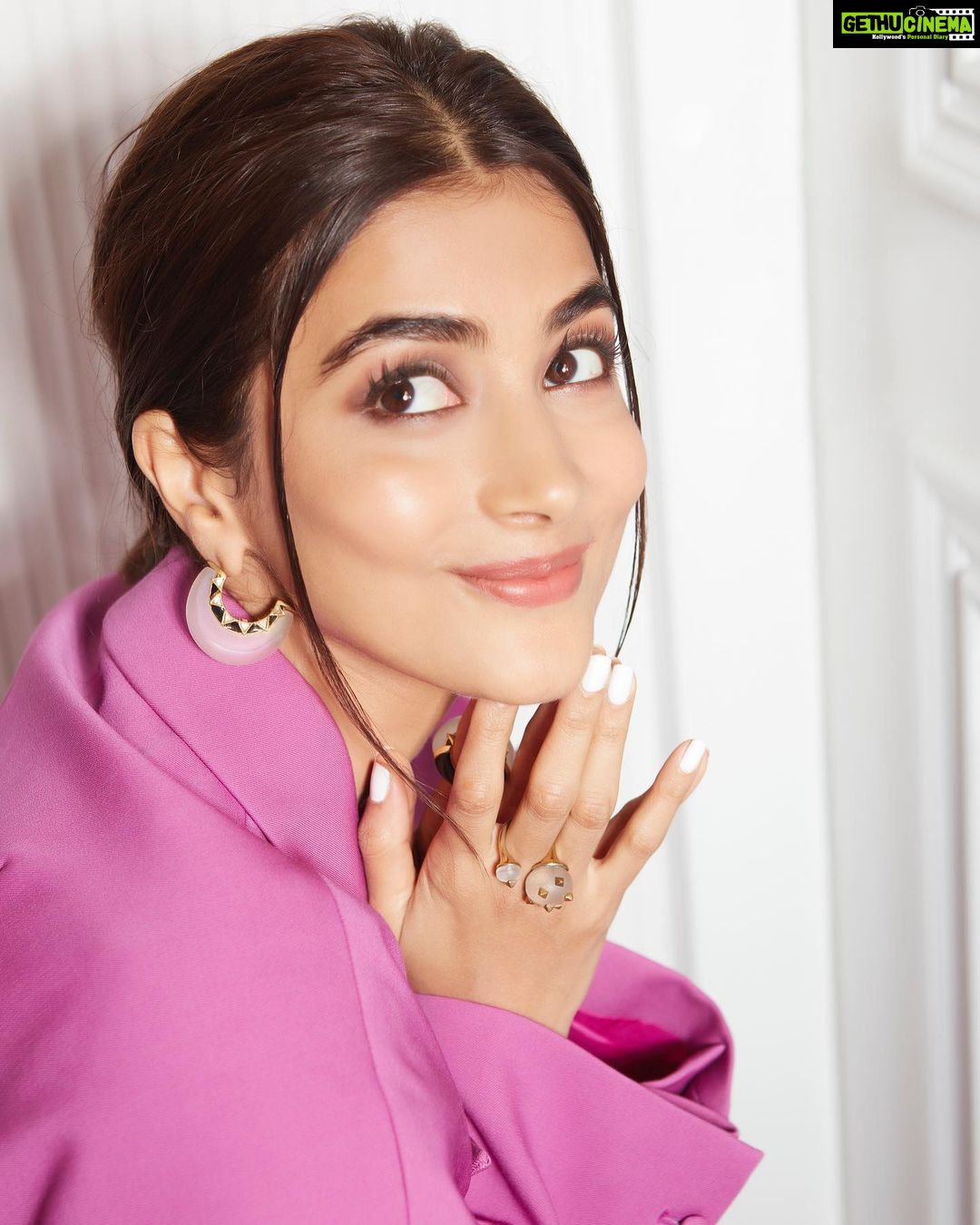 Actress Pooja Hegde HD Instagram Photos and Wallpapers April 2023 ...