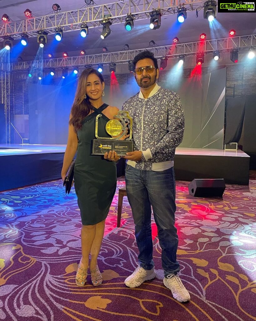 Thank you @middayindia for the #iconiccouple award 💪@propanjaleague ...