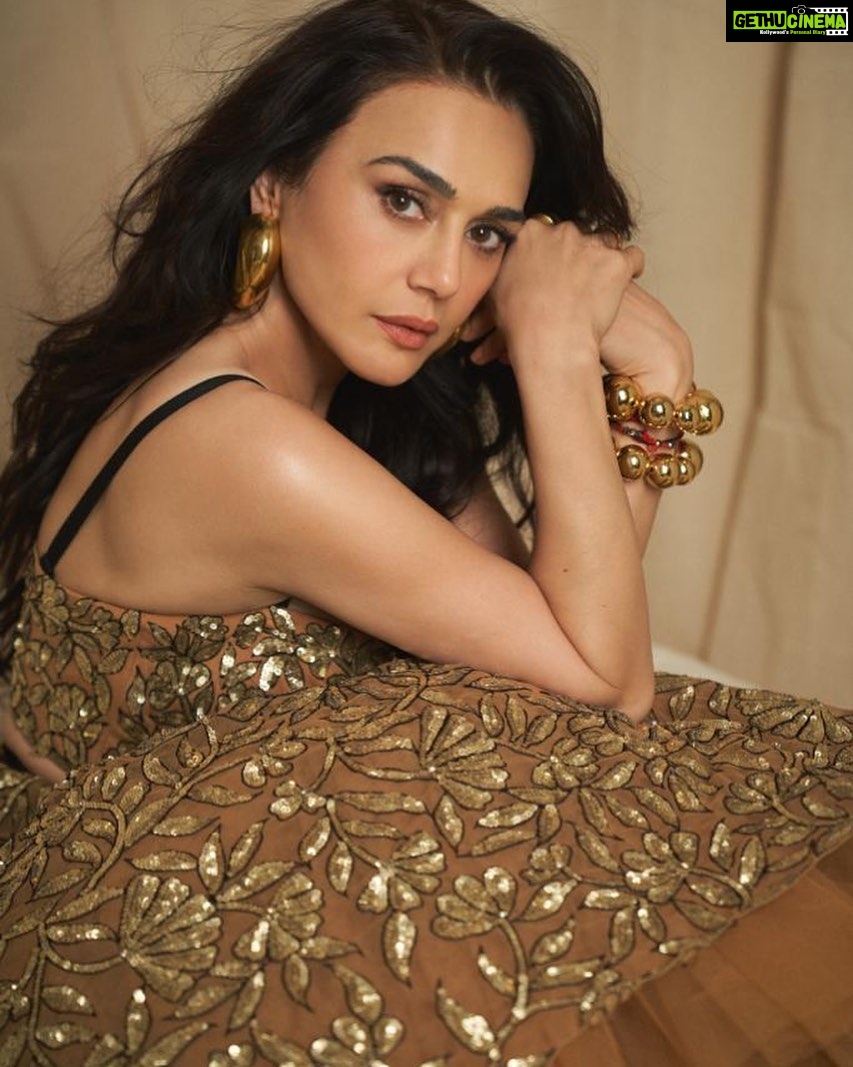 Preity Zinta Instagram – Golden hour 💕💕 #ting | Gethu Cinema