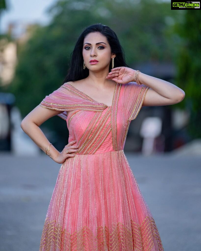 Actress Sadha HD Instagram Photos and Wallpapers August 2023 | Gethu Cinema