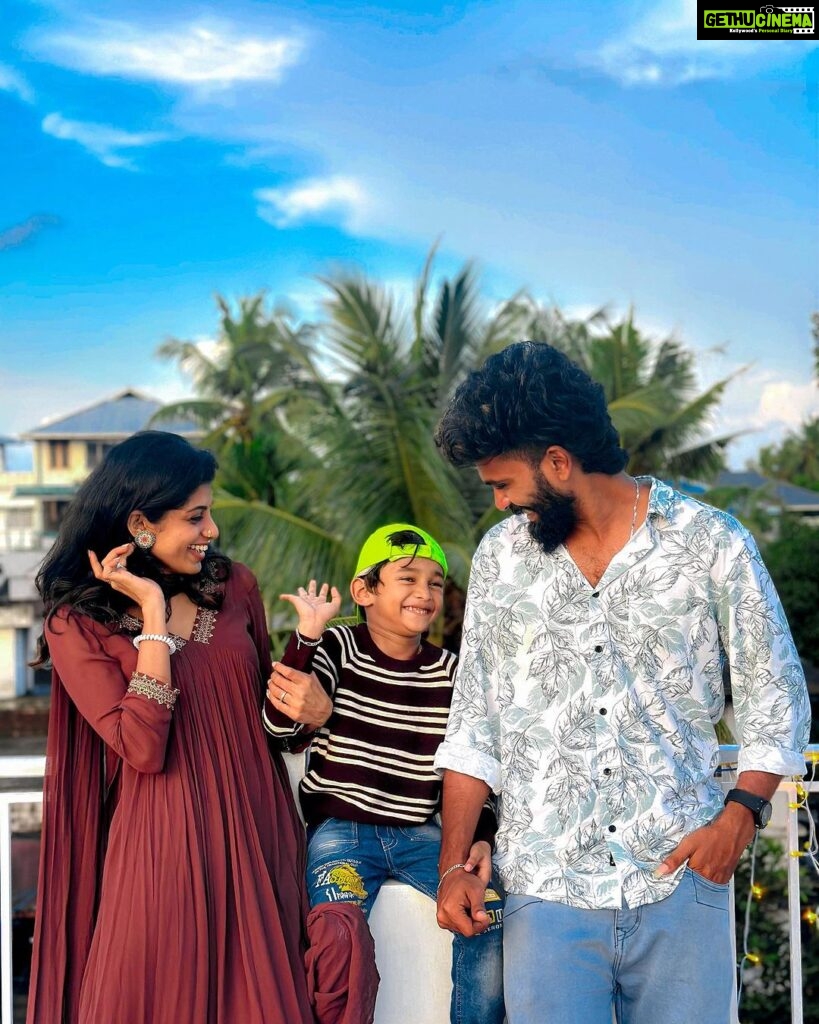 Actress Shruthi Rajanikanth HD Instagram Photos and Wallpapers July ...