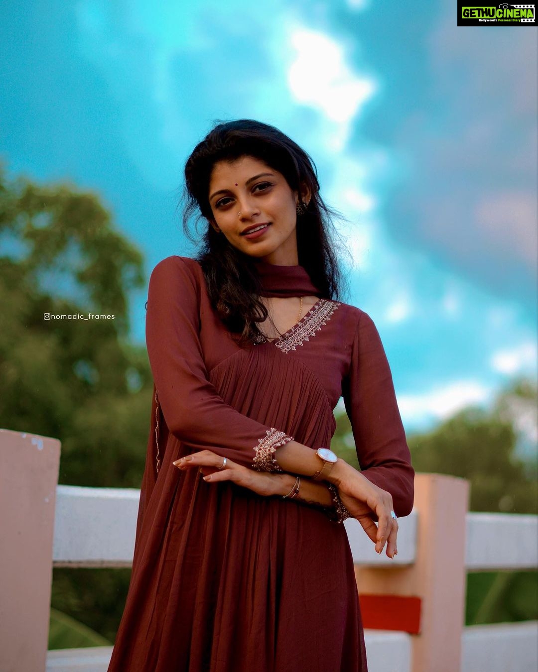 Actress Shruthi Rajanikanth HD Instagram Photos and Wallpapers July ...