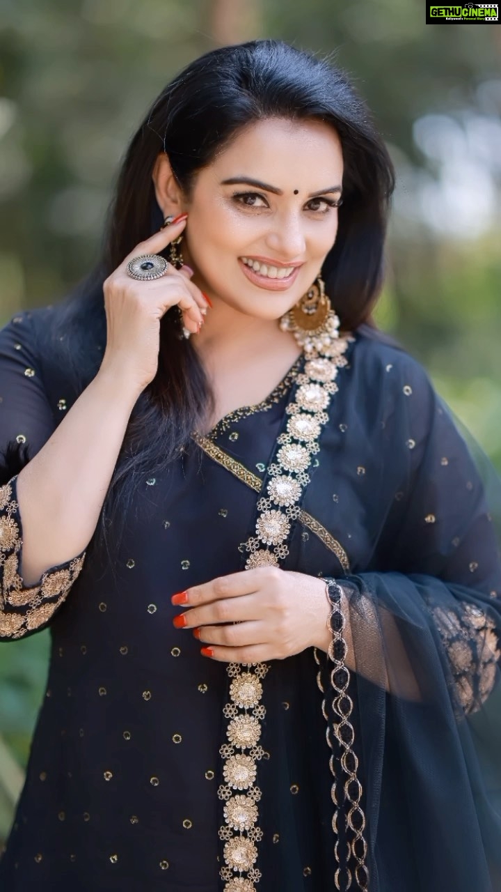 Shweta Menon Instagram – Stylist : @tharunya_vk Wardrobe ...