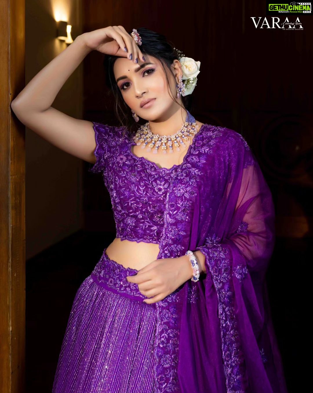 Vani Bhojan Instagram – Epitome of Grace – Vani Bhojan With graceful ...