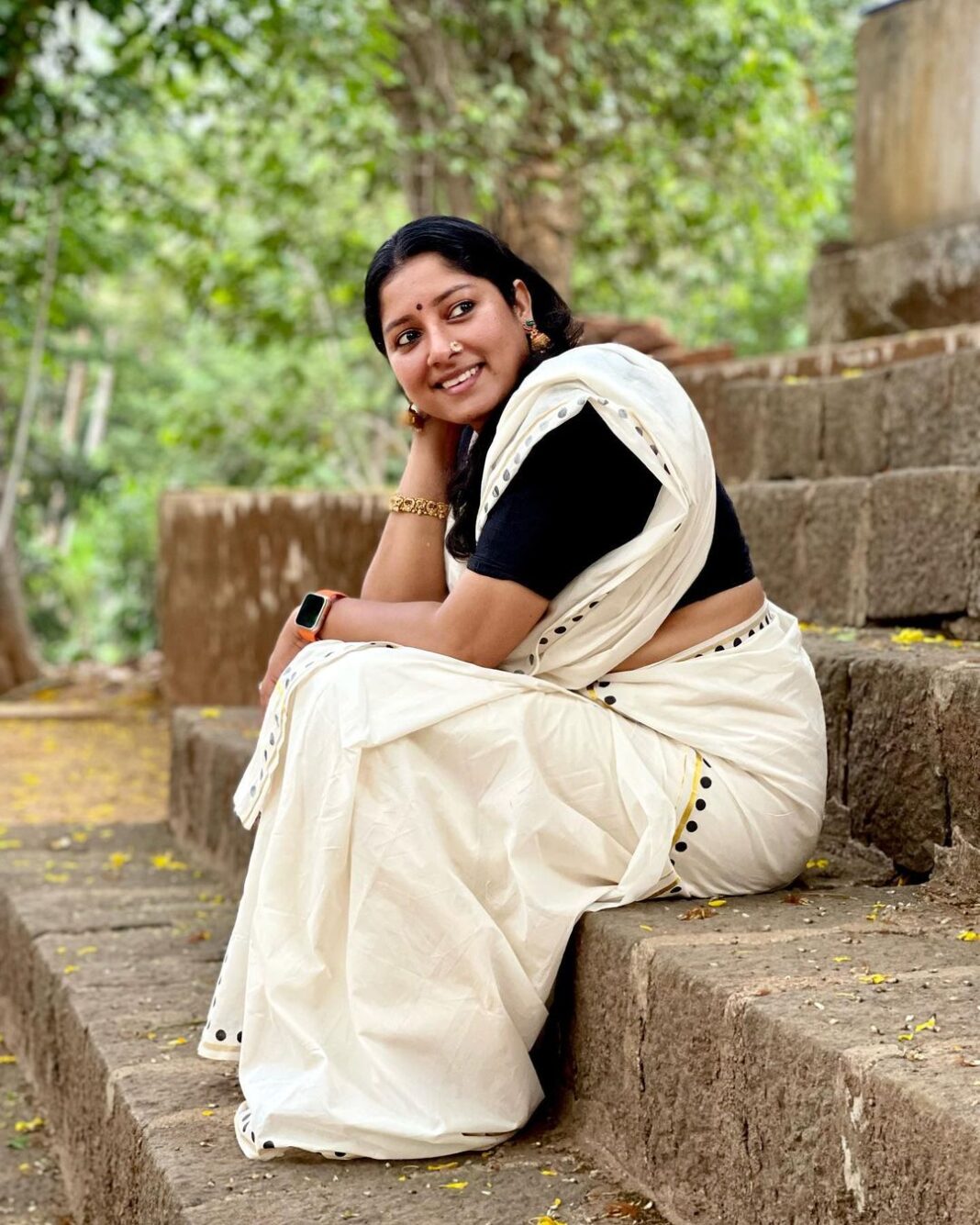 Actress Anumol HD Photos and Wallpapers April 2023 - Gethu Cinema