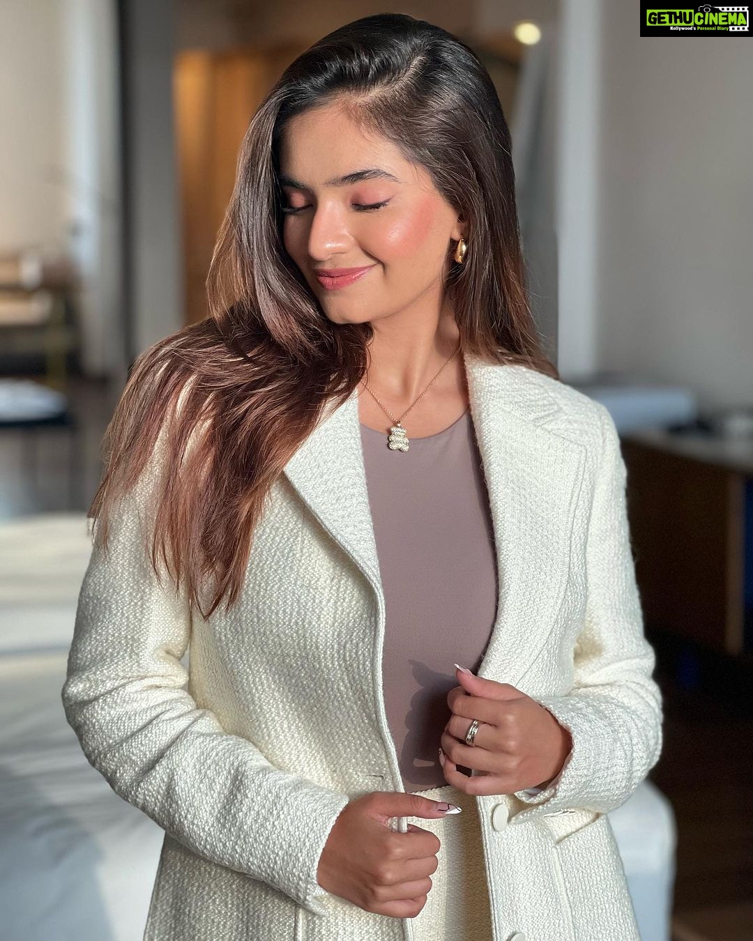 Actress Anushka Sen HD Instagram Photos and Wallpapers August 2023 ...